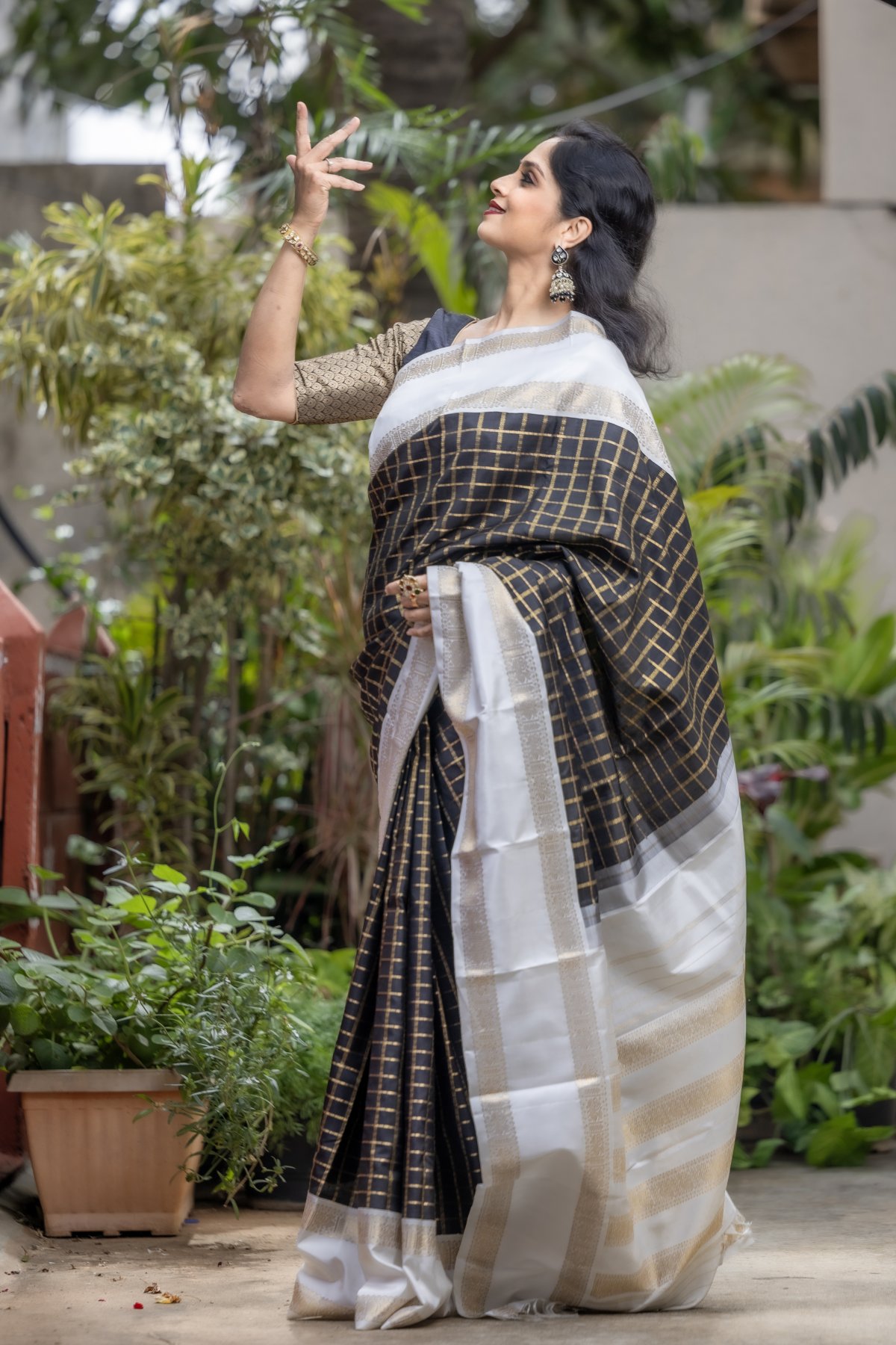 Checked Black Kanjeevaram Silk Saree With White Border Checked Black Kanjeevaram Silk Saree With White Border