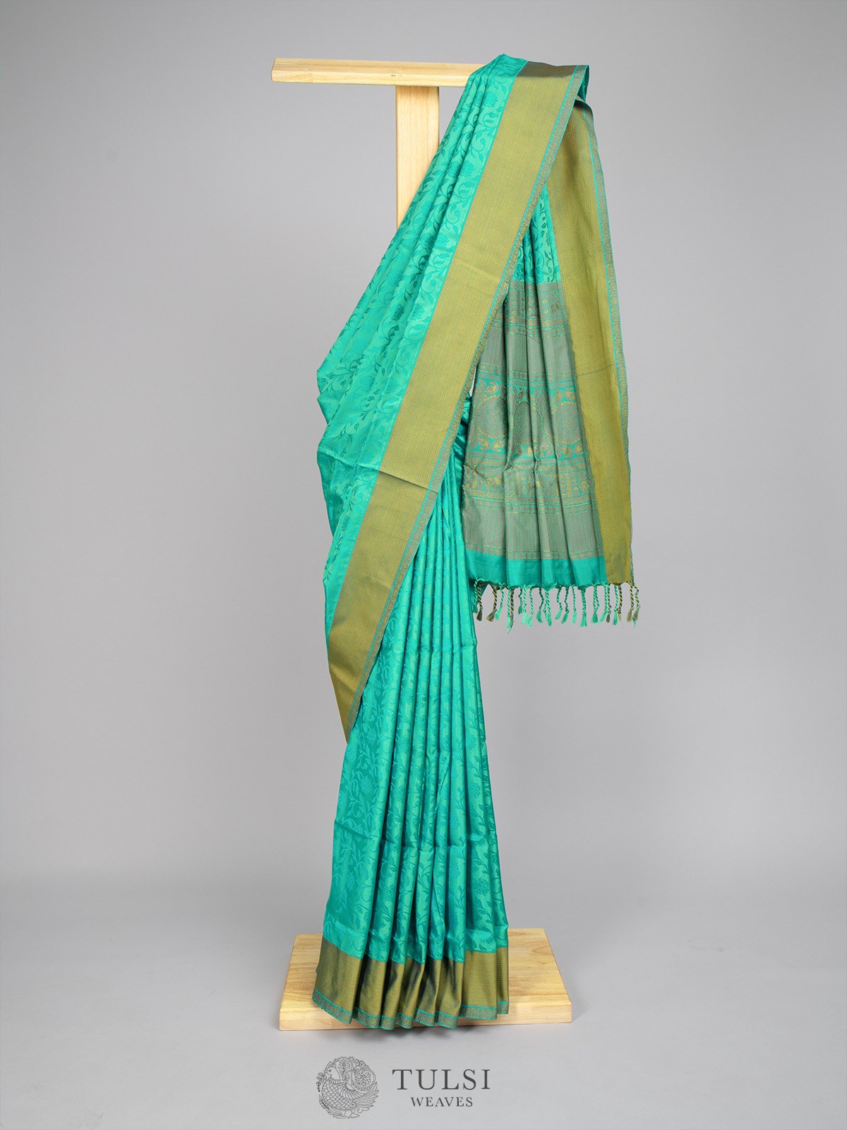 Light Blue Tanchoi Silk Saree - Elegant Floral Design - Tulsi Weaves