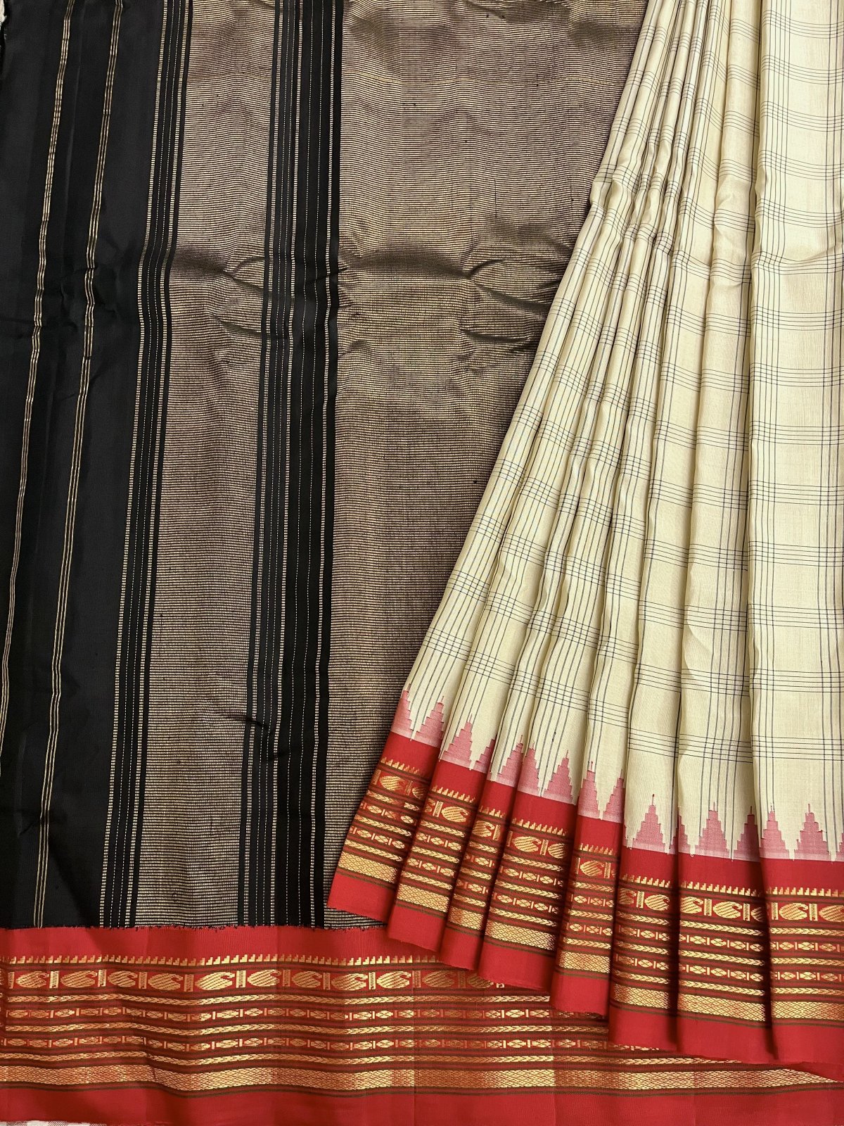 Checked Green Gadwal Silk Saree With Ganga Jamuna Border