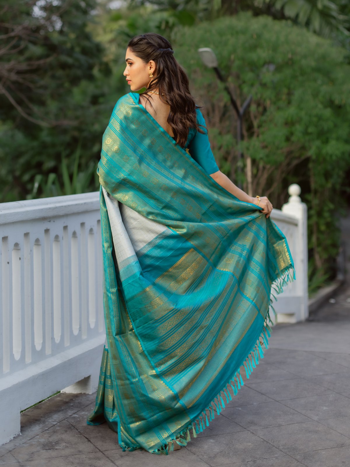 Checked Greyish Blue Kanjeevaram Silk Saree with Blue Border - Tulsi Weaves