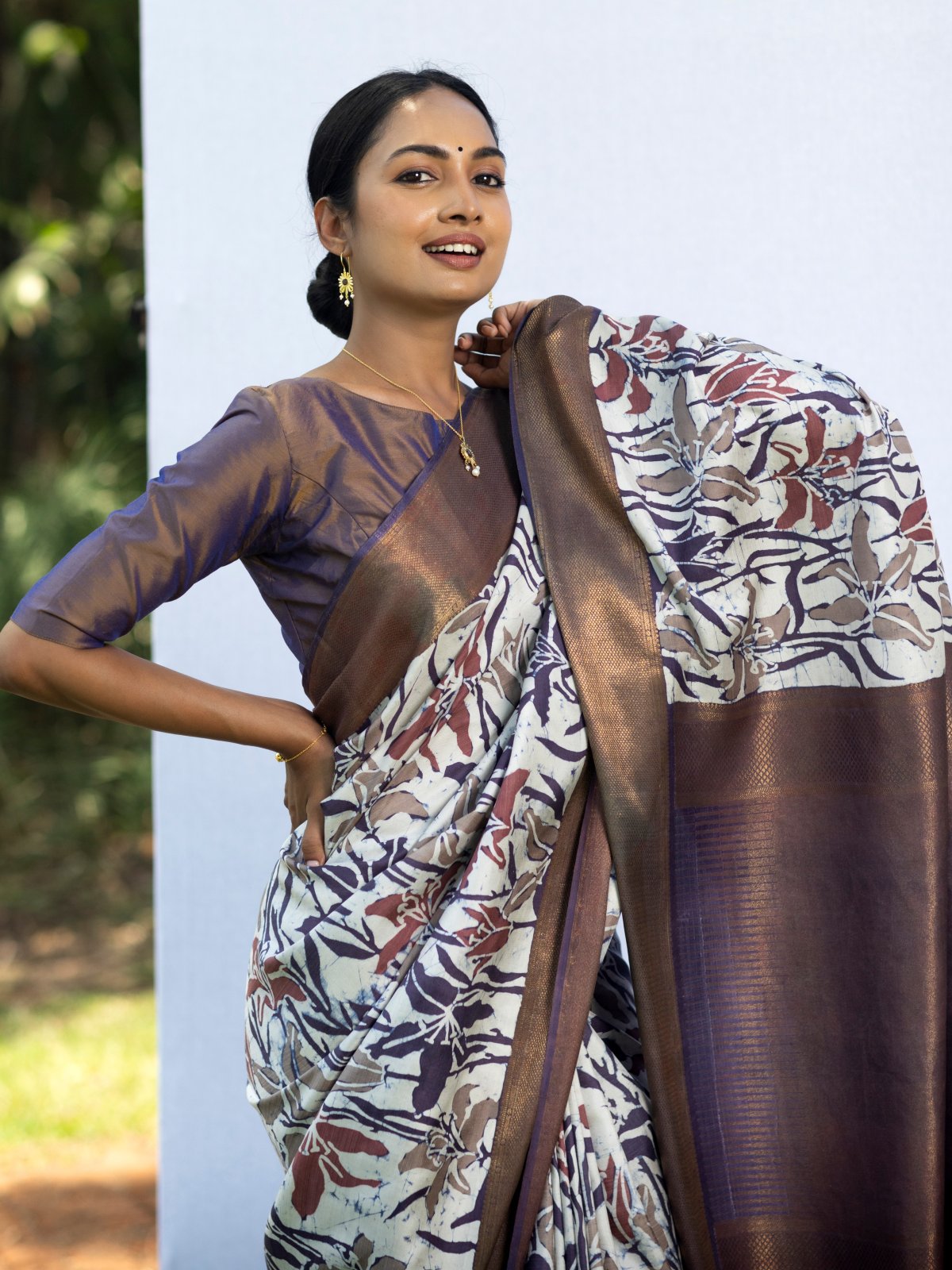 Batik Kanjeevaram Silk Saree With Greyish Lavender Border