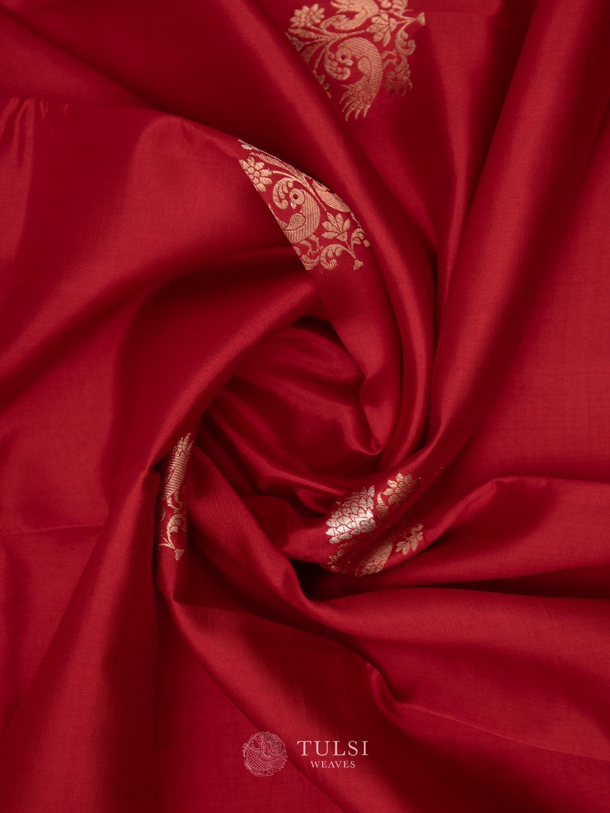 Red Banaras Silk Saree with Gold Border - Traditional Elegance - Tulsi ...
